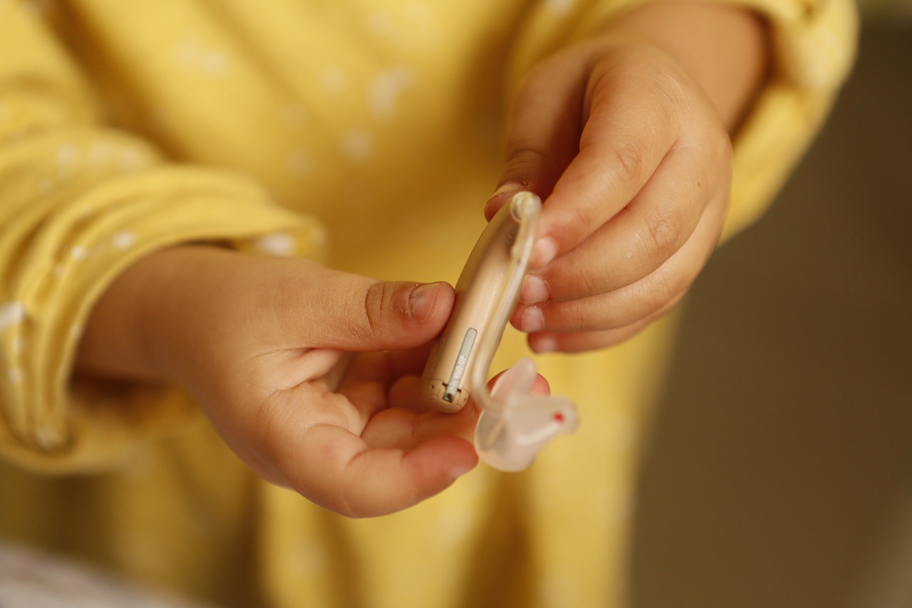 How to Adjust the Volume on Your Hearing Device | Nuheara